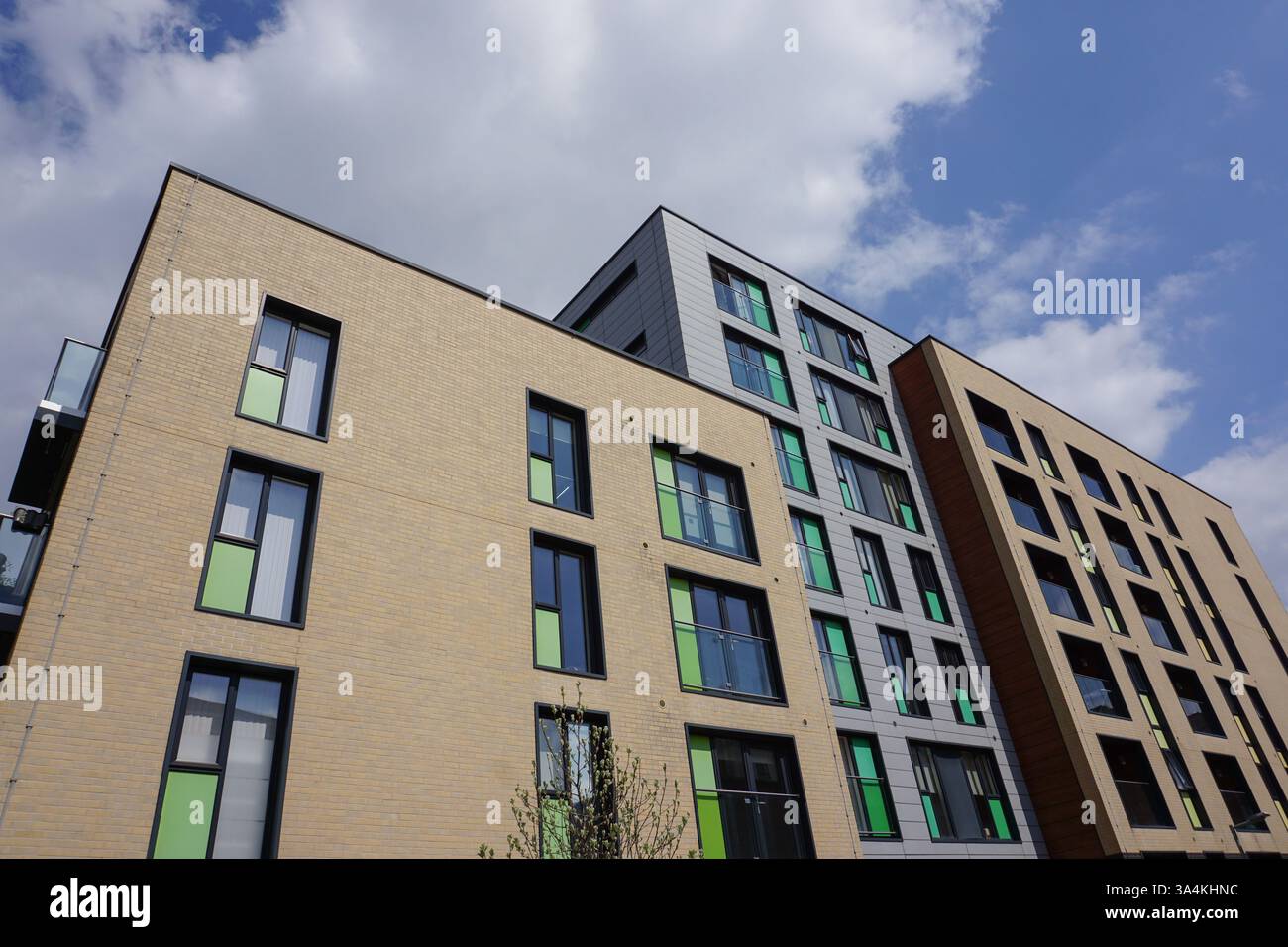 modern apartment block in UK. city housing development Stock Photo - Alamy