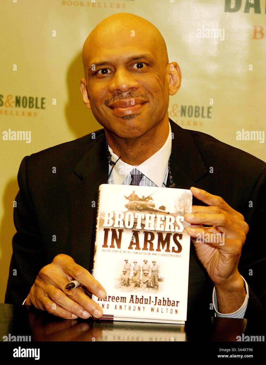 Jan. 1, 2011 - K37063TM.KAREEM ABDUL-JABBAR SIGNS COPIES OF HIS BOOK ...