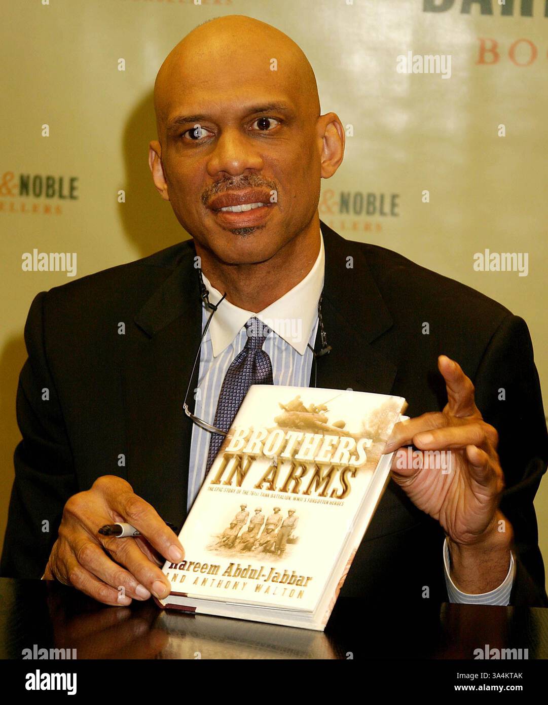 Jan. 1, 2011 - K37063TM.KAREEM ABDUL-JABBAR SIGNS COPIES OF HIS BOOK ...