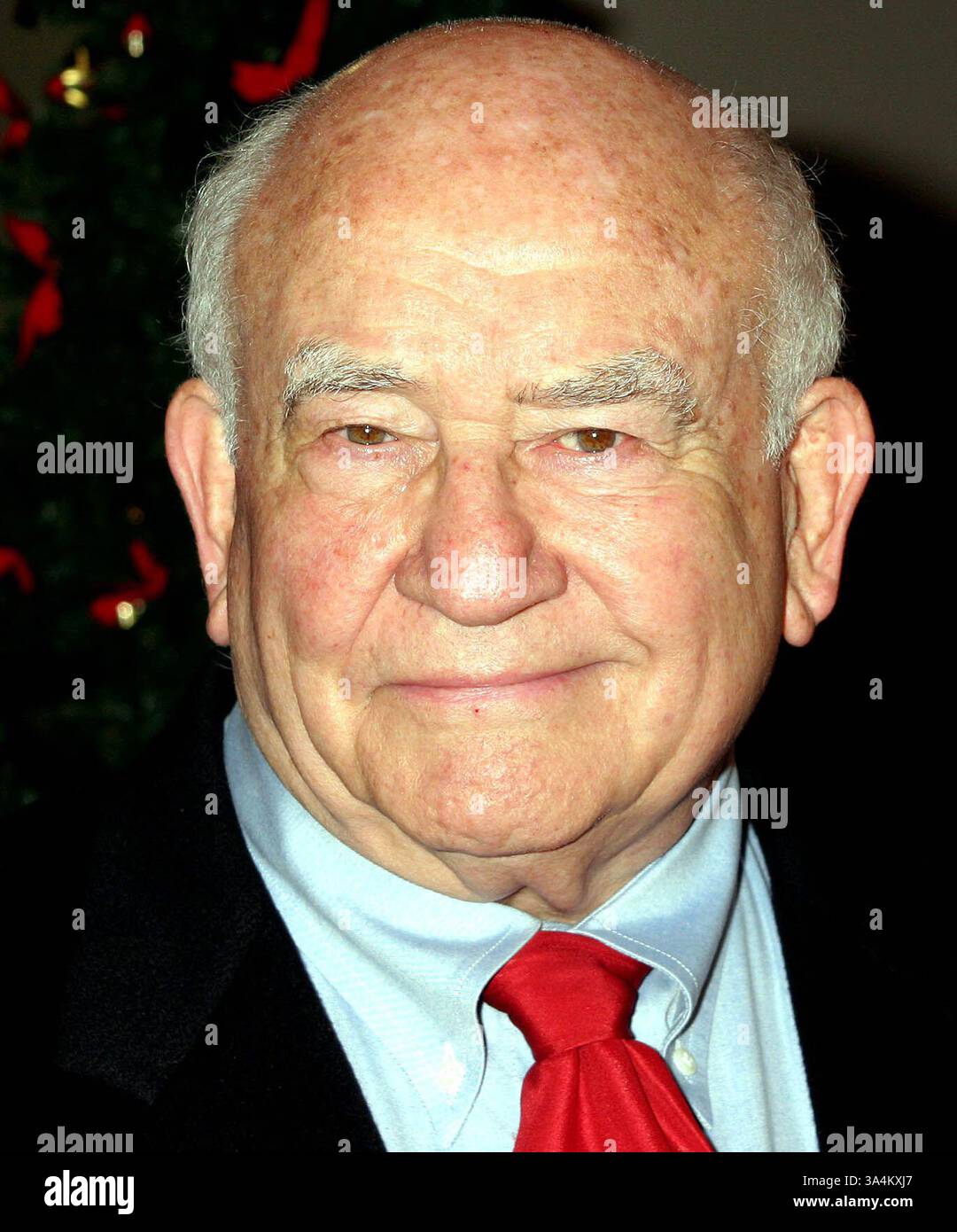 Ed asner santa hi-res stock photography and images - Alamy