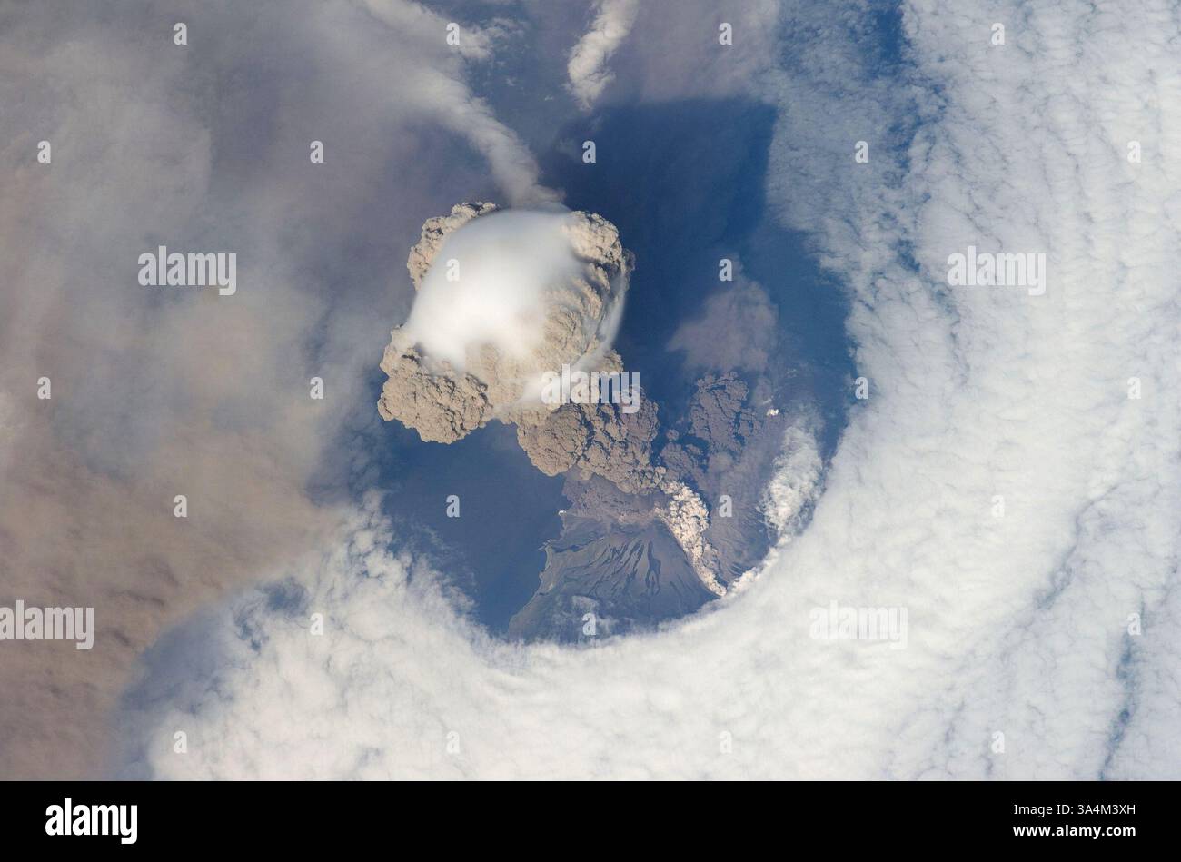 June 15, 2013 - Sarychev Volcano, Russia - June 12 2009..Amazing NASA ...
