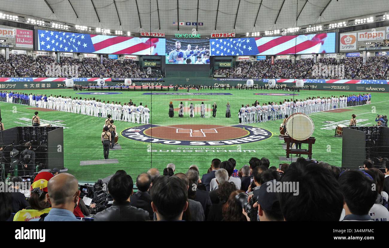 Members of Los Angeles Dodgers and Chicago Cubs sing the U.S. and ...