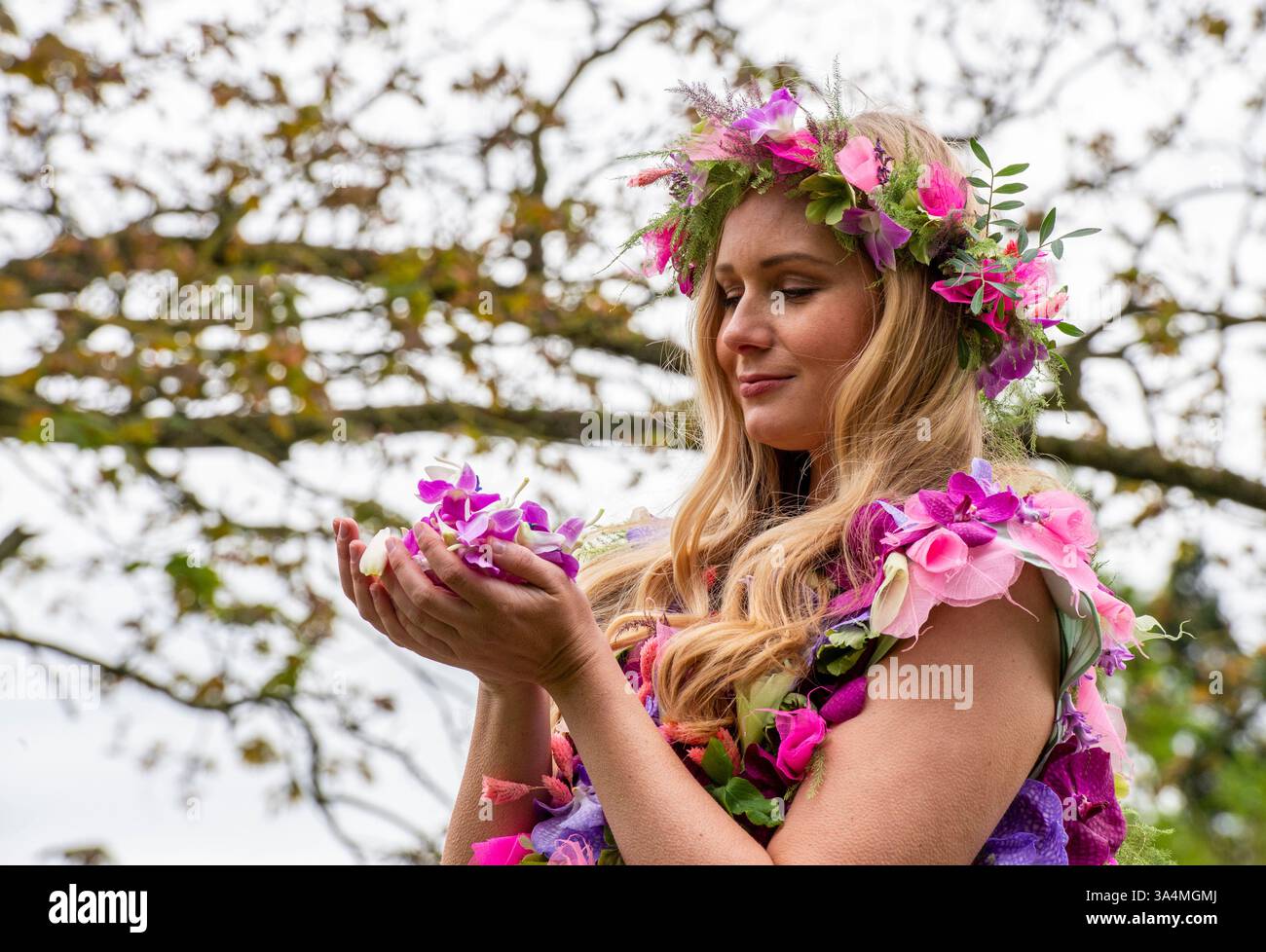Model Lucy Kent from Kingston Upon Thames poses as the goddess of ...