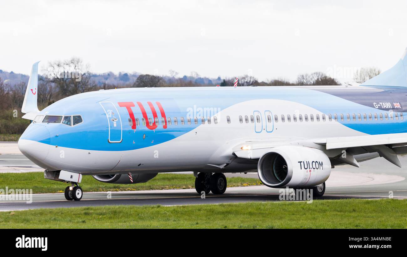 TUI Boeing 737-800 taxiing Stock Photo - Alamy