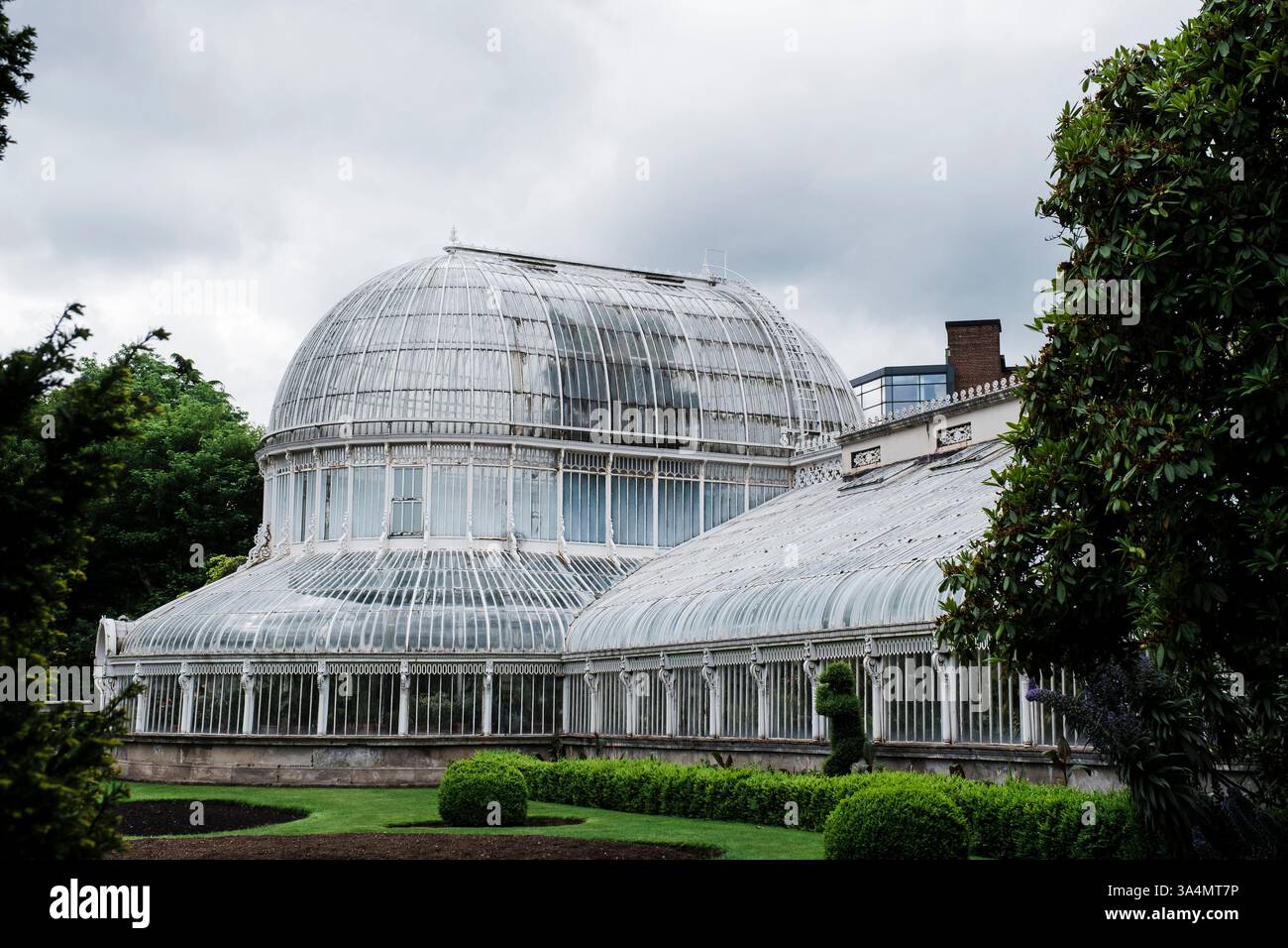 A view towards the glass house of Belfast Botanic Gardens Stock Photo ...