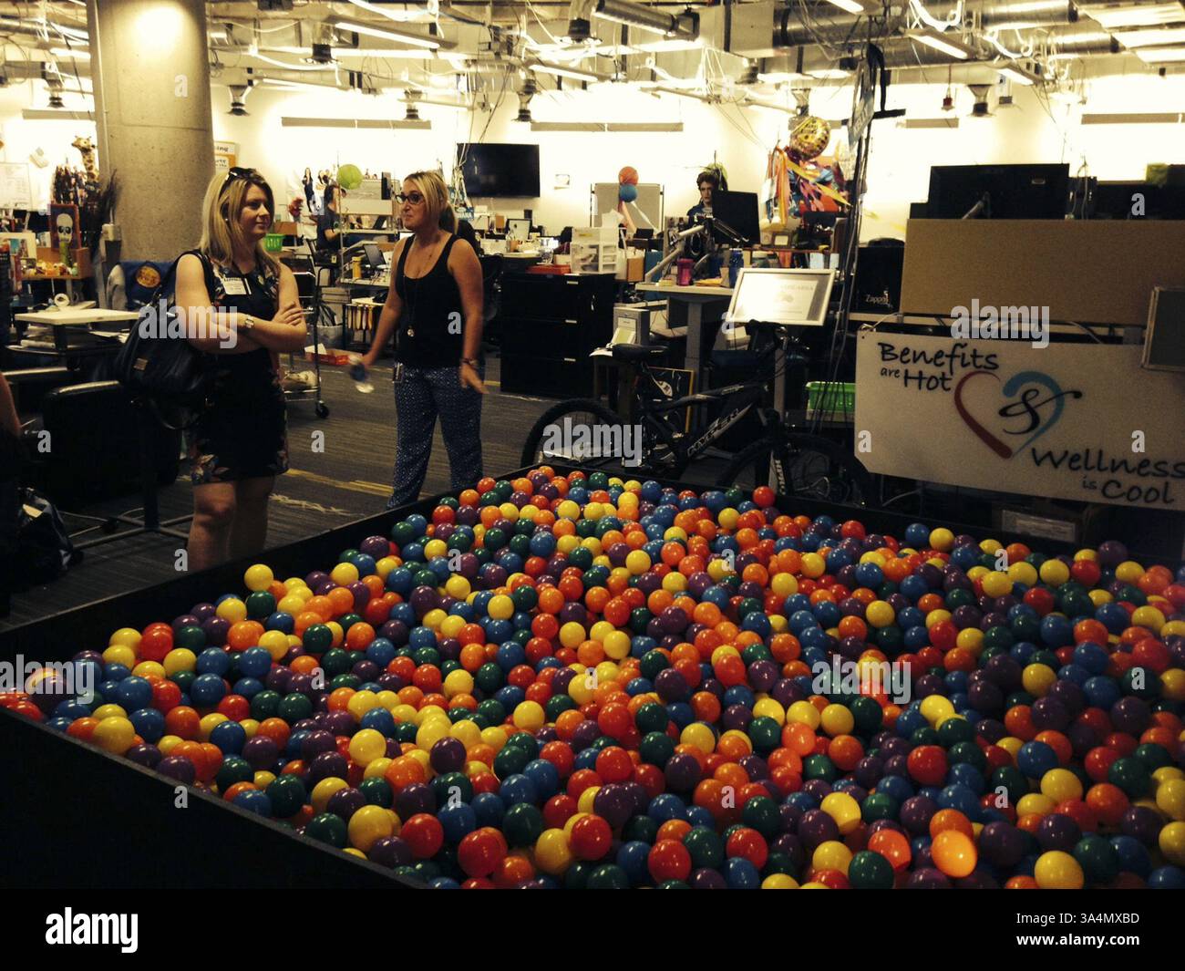 Oct. 1, 2014 - Las Vegas, NE, USA - Zappos.com tour guide Erika Newman ...