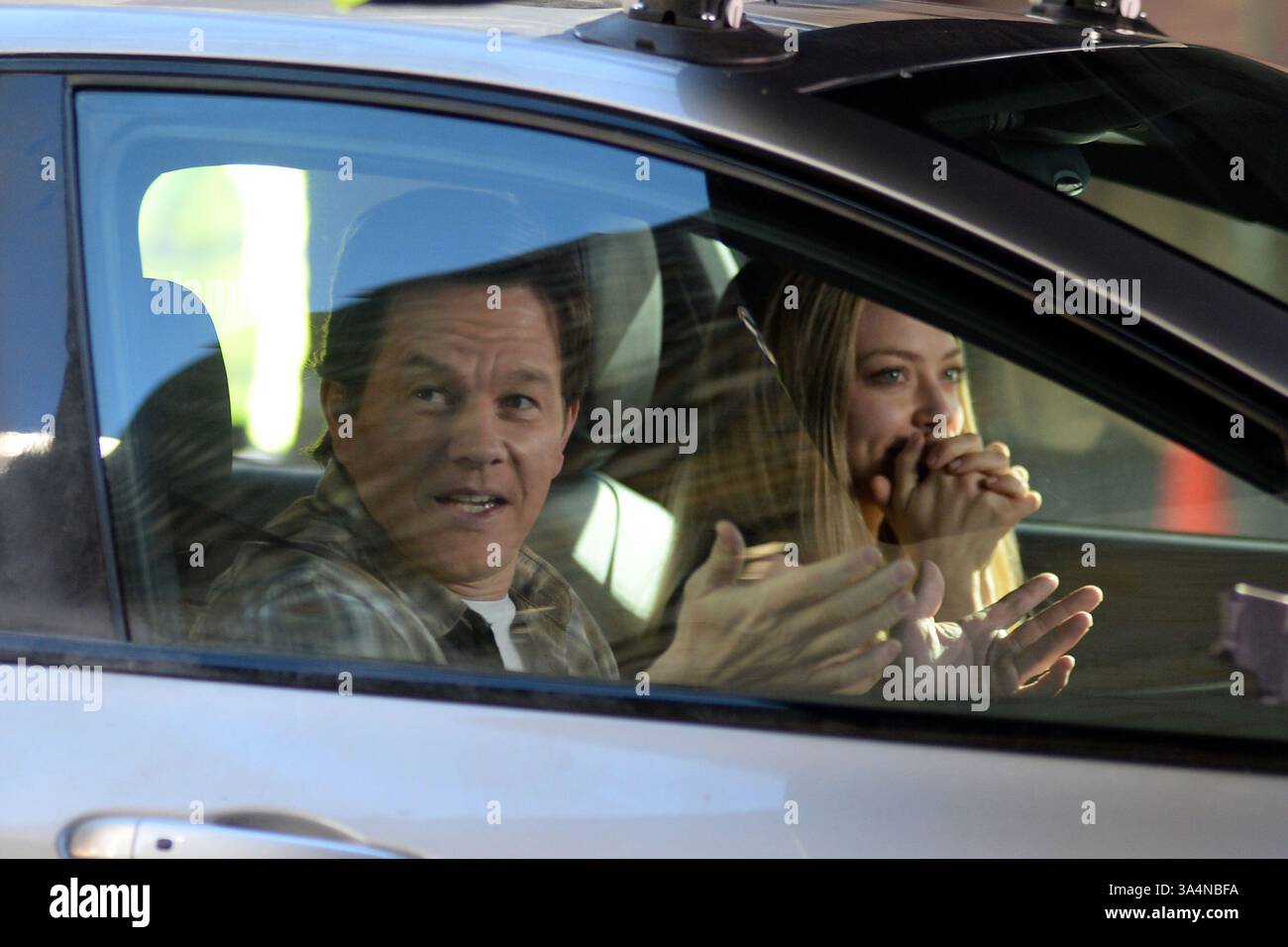 Oct. 5, 2014 - New York, New York, U.S. - MARK WAHLBERG and AMANDA SEYFRIED filming scenes for ...