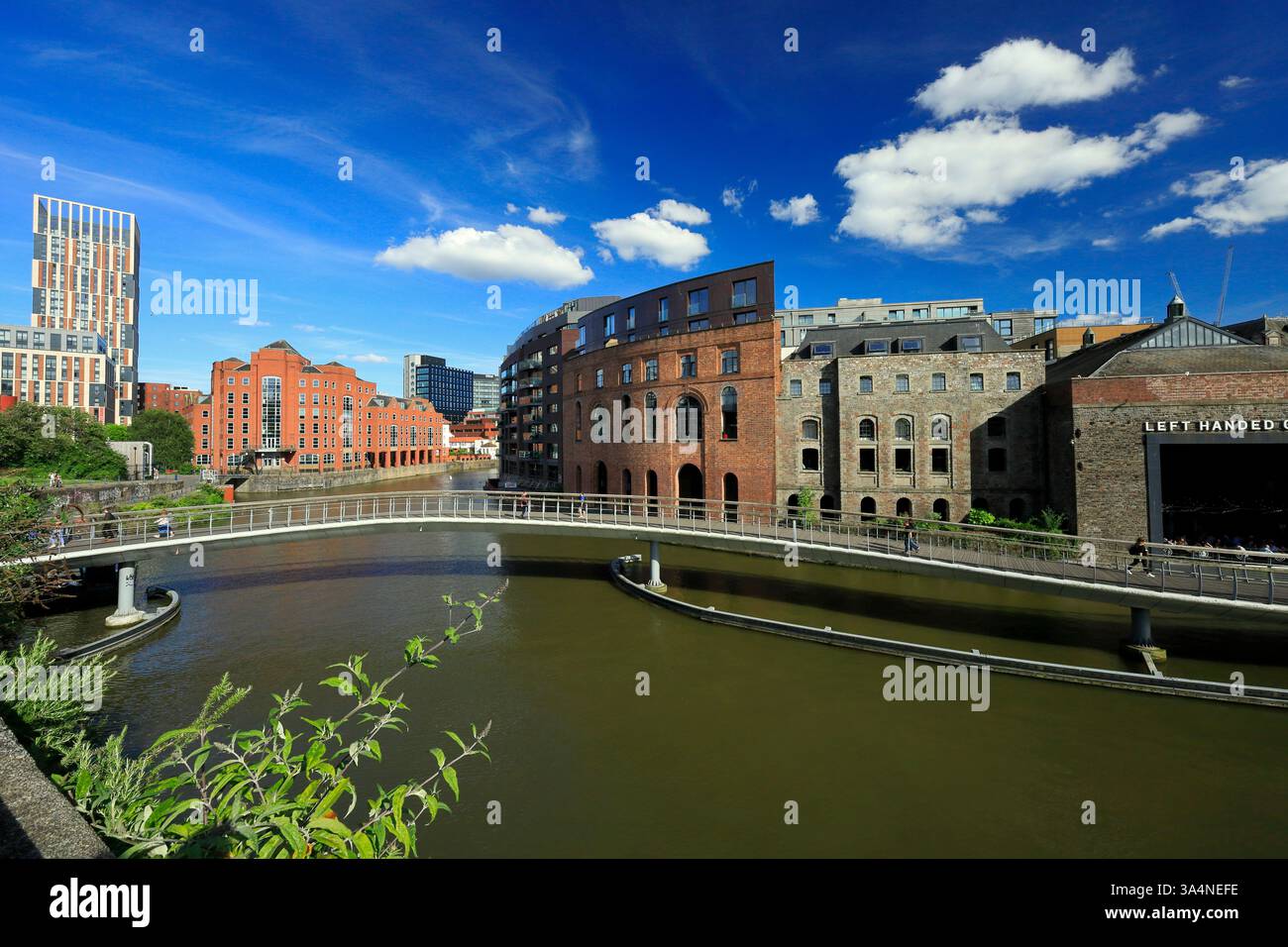 View of Castle Bridge and River Avon looking upstream towards Temple ...