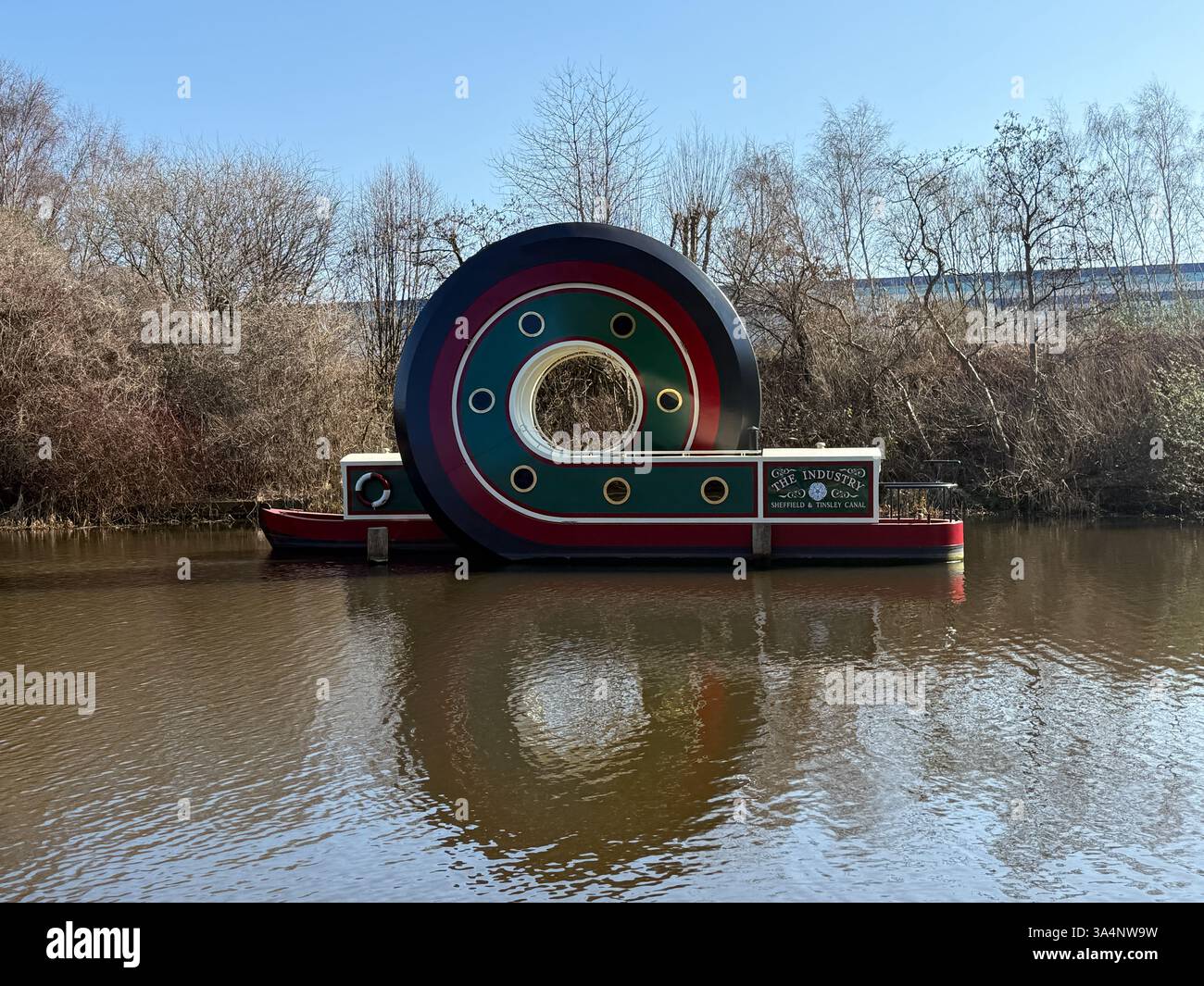 The Industry, a looping canal boat sculpture by Alex Chinneck ...