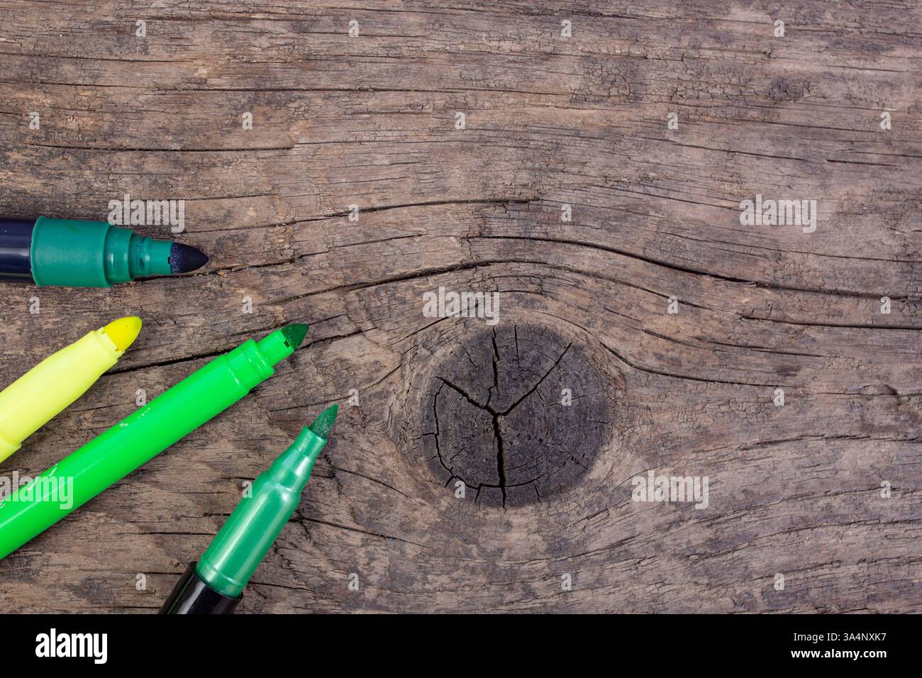 Green marker pens on weathered wood texture, inspiration Stock Photo ...