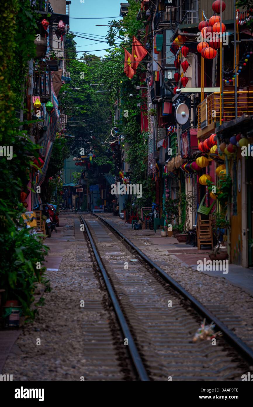 Train street in Old Quarter, Hanoi Stock Photo - Alamy