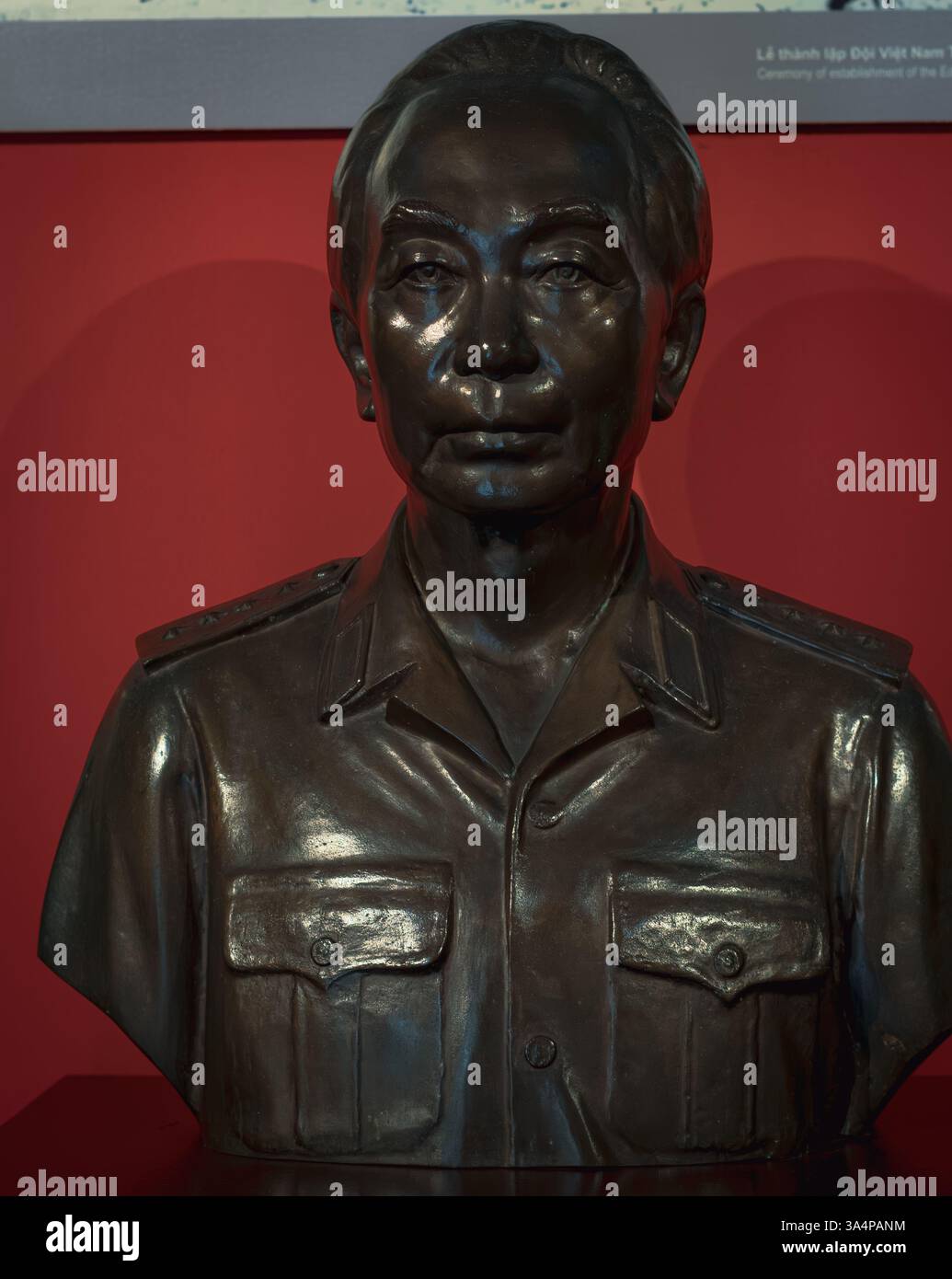 Bronze bust of General Vo Nguyen Giap at the Hanoi Military History ...