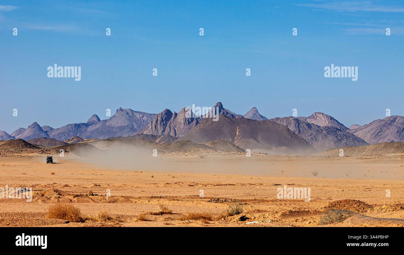 The Landscape and Mountains of the Sahara Desert in Algeria Stock Photo ...