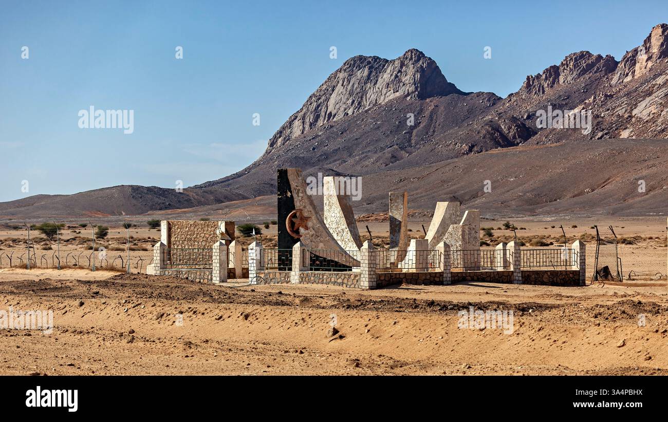 The Landscape and Mountains of the Sahara Desert in Algeria Stock Photo ...
