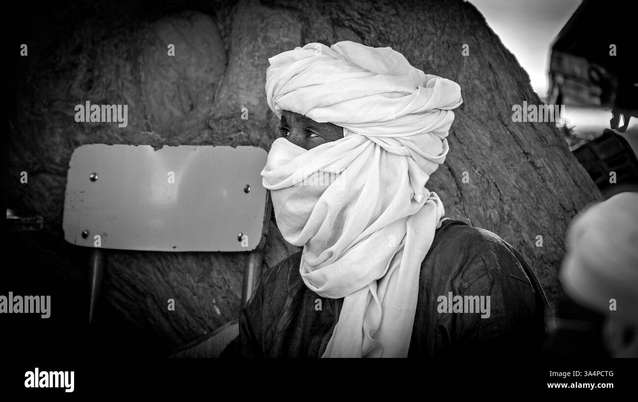 Tuareg man algeria Black and White Stock Photos & Images - Alamy