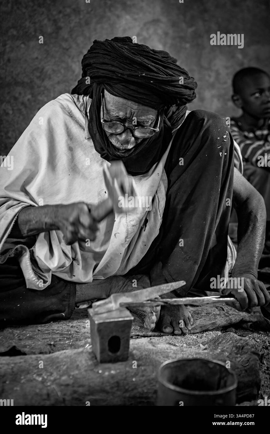 handcraft and worker in the sahara Stock Photo - Alamy