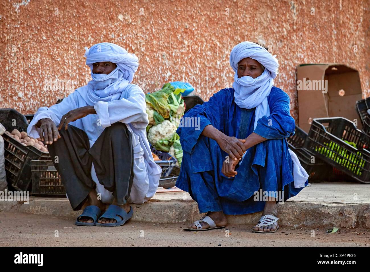 Tuareg people in the algeria sahara Stock Photo - Alamy