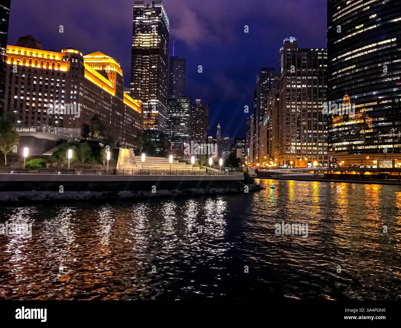 Chicago Skyline from the Chicago River Stock Photo - Alamy