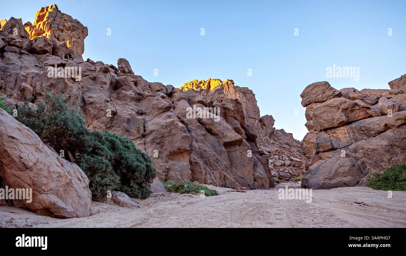 The Landscape and Mountains of the Sahara Desert in Algeria Stock Photo ...