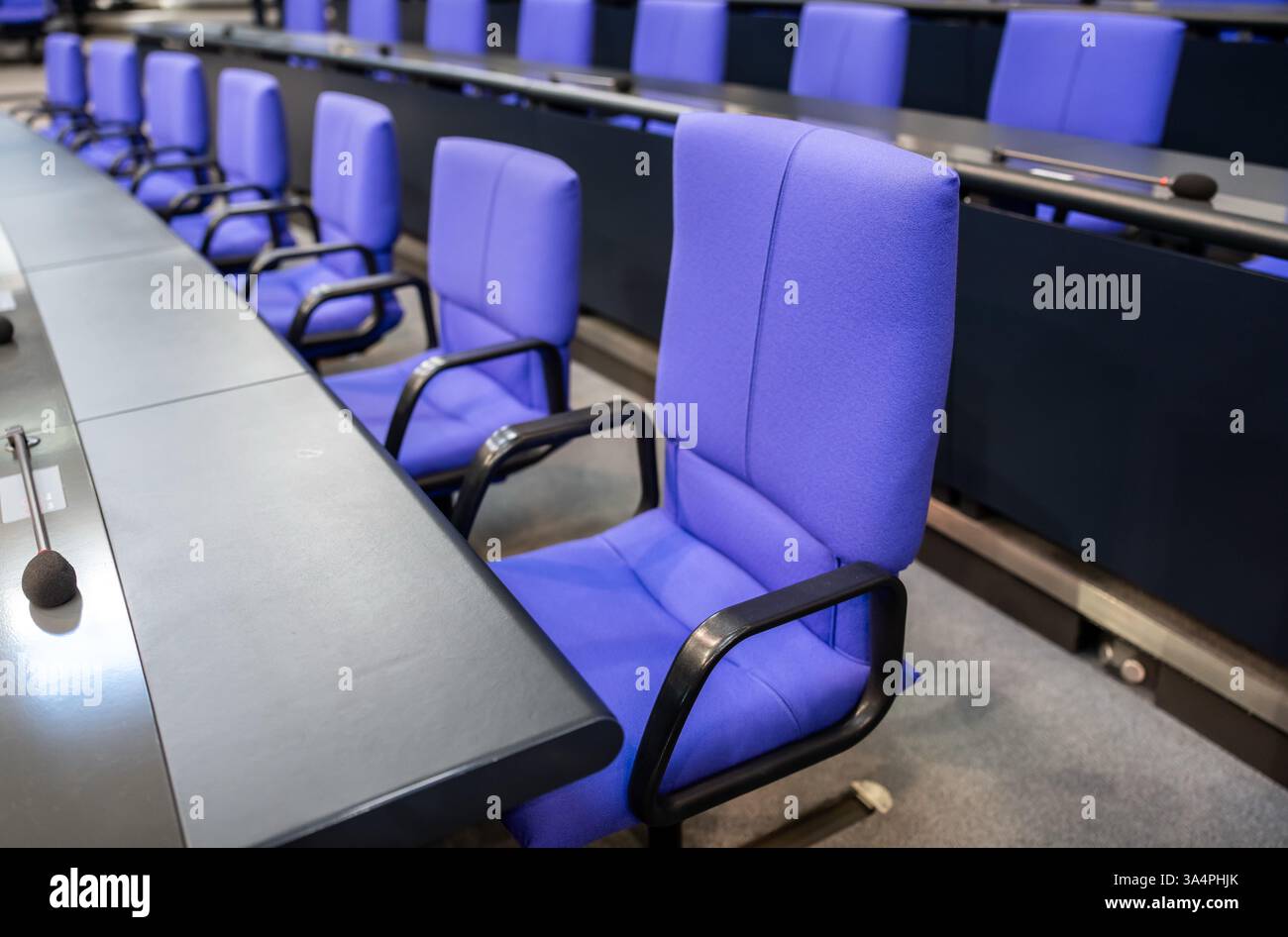 19 March 2025, Berlin: View of the Federal Chancellor's chair and the ...