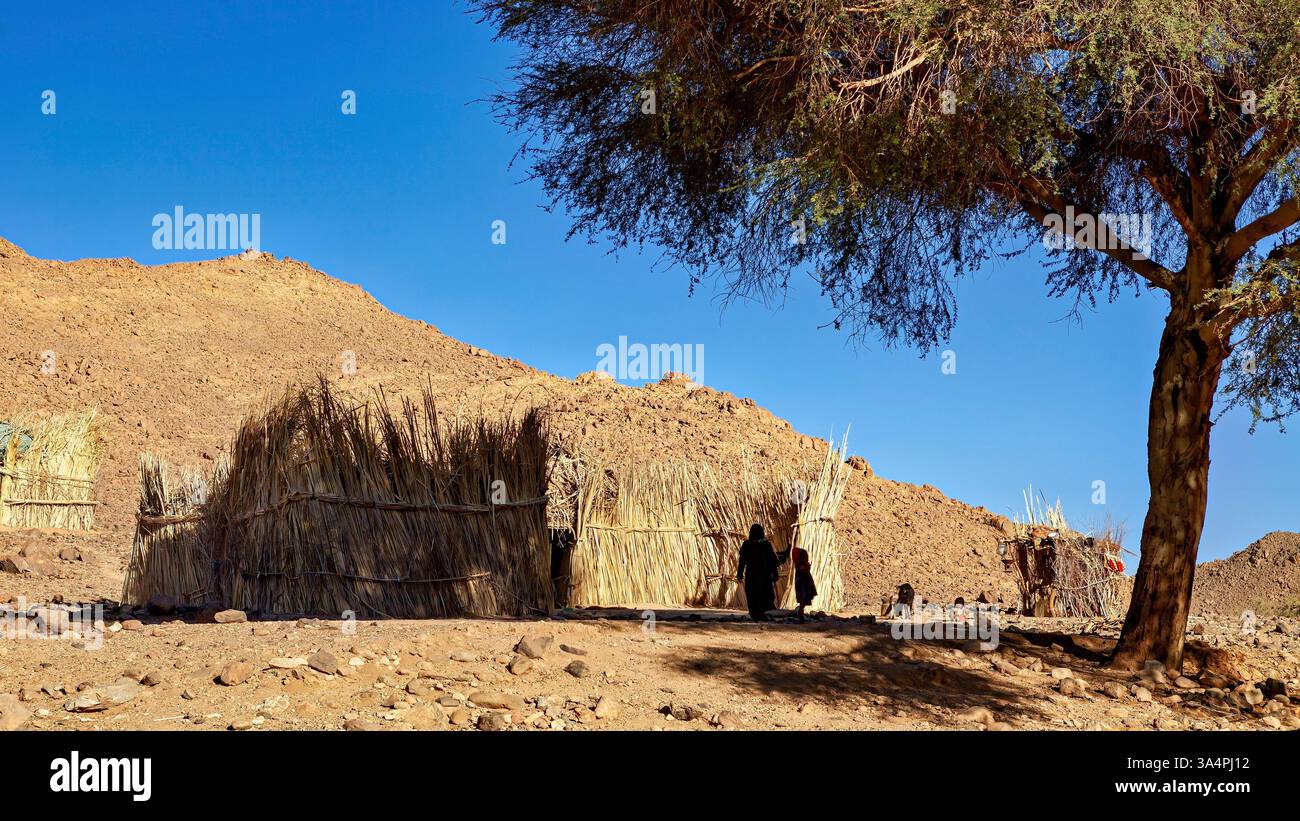 Poverty in the sahara desert Stock Photo - Alamy
