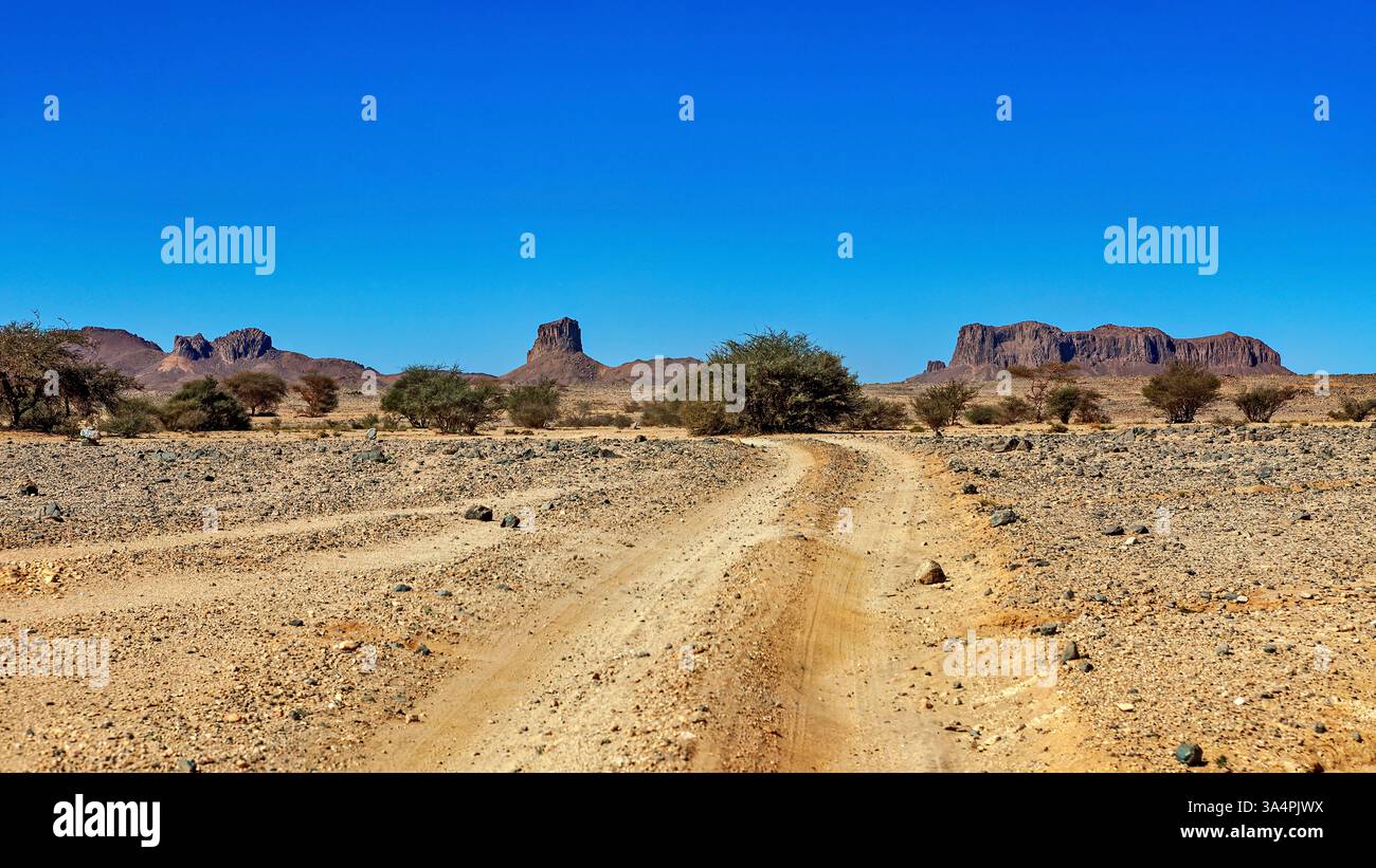 The Landscape and Mountains of the Sahara Desert in Algeria Stock Photo ...