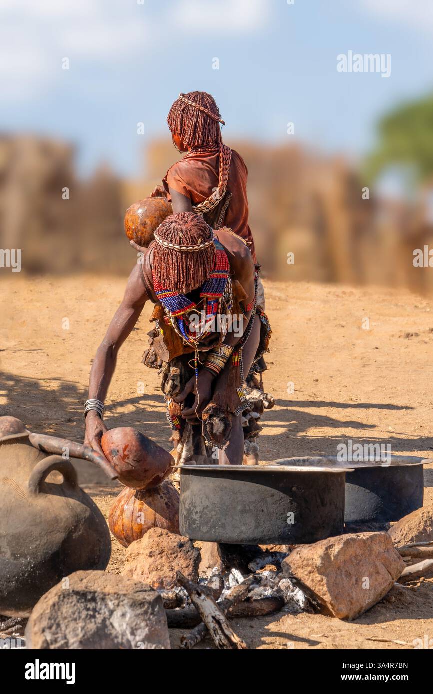 African traditional beer hi-res stock photography and images - Alamy