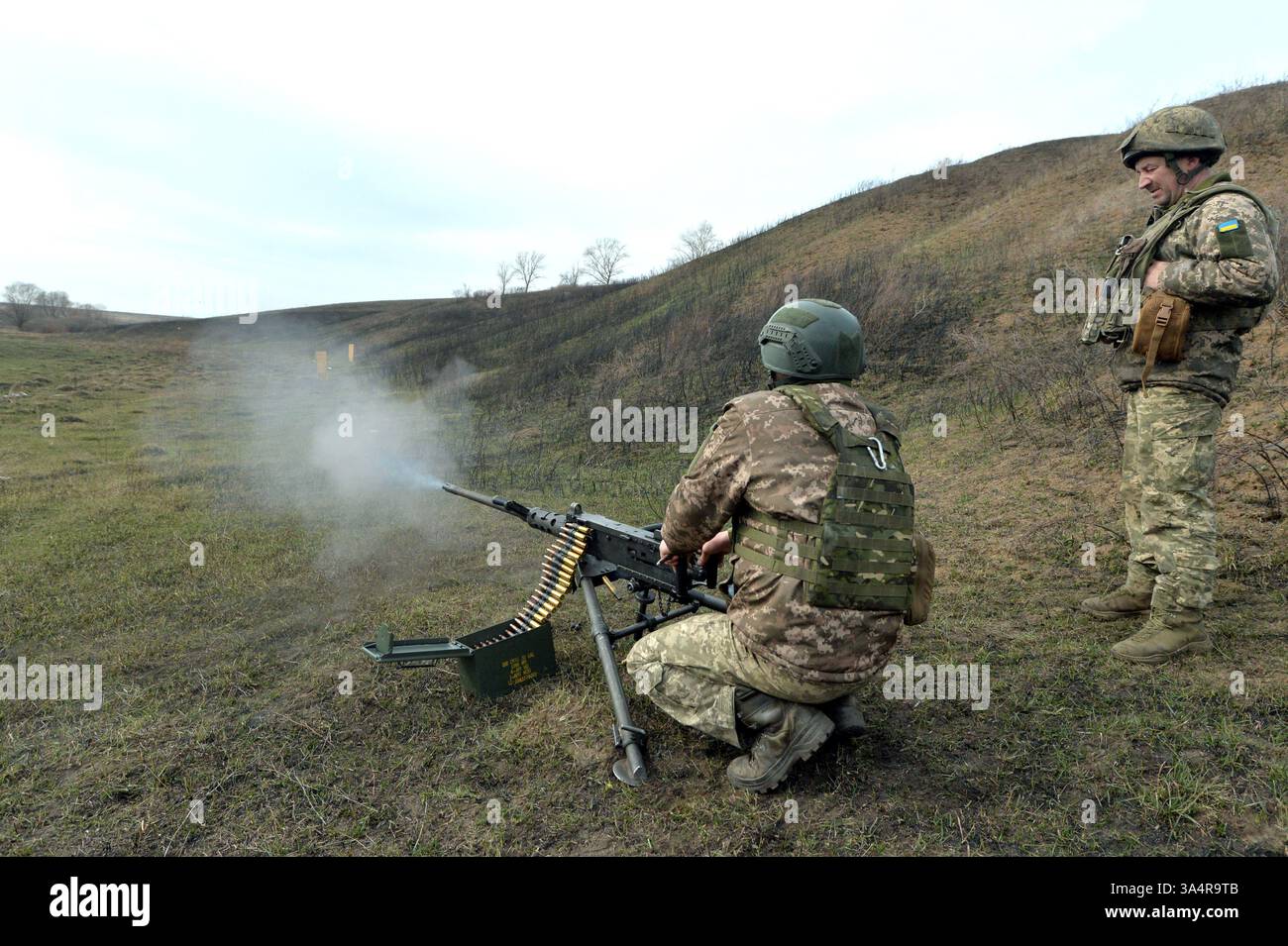Machine gunners of the 2nd Rifle Battalion of the 57th Separate ...