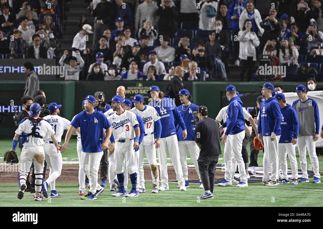Los Angeles Dodgers players celebrate after beating the Chicago Cubs in ...