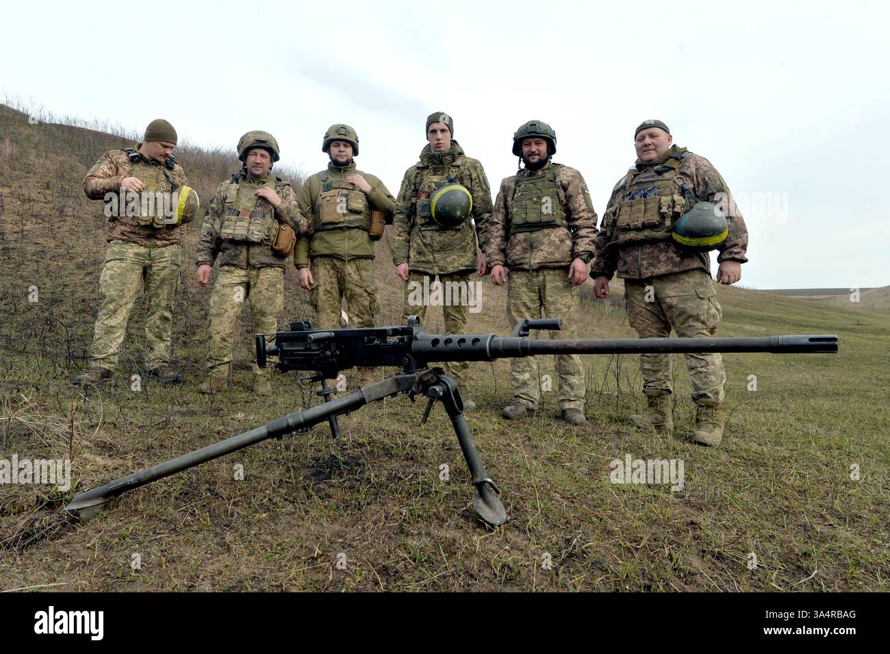 Machine gunners of the 2nd Rifle Battalion of the 57th Separate ...