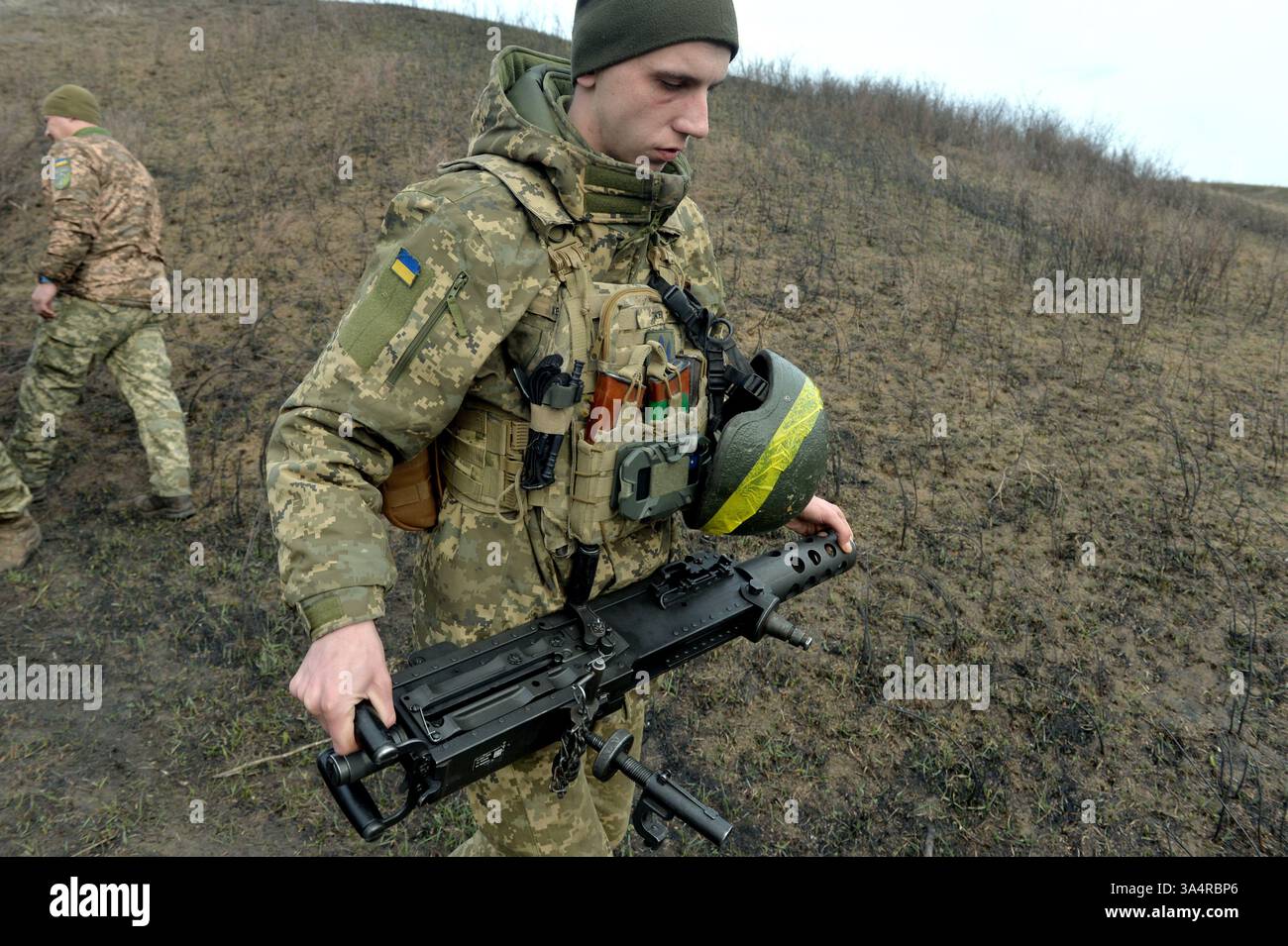 Machine gunners of the 2nd Rifle Battalion of the 57th Separate ...