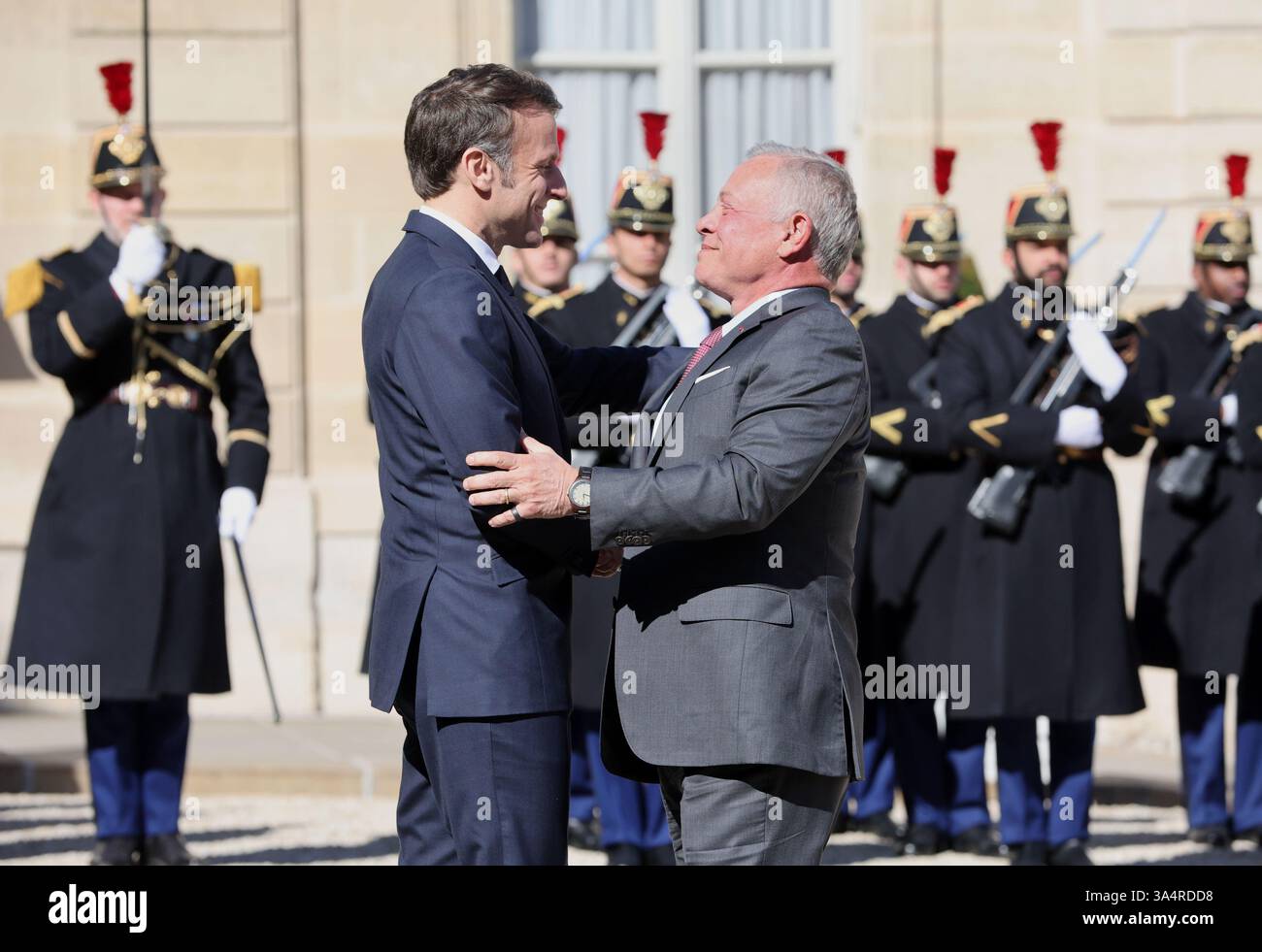 Paris, France. 19th Mar, 2025. French President Emmanuel Macron (L ...