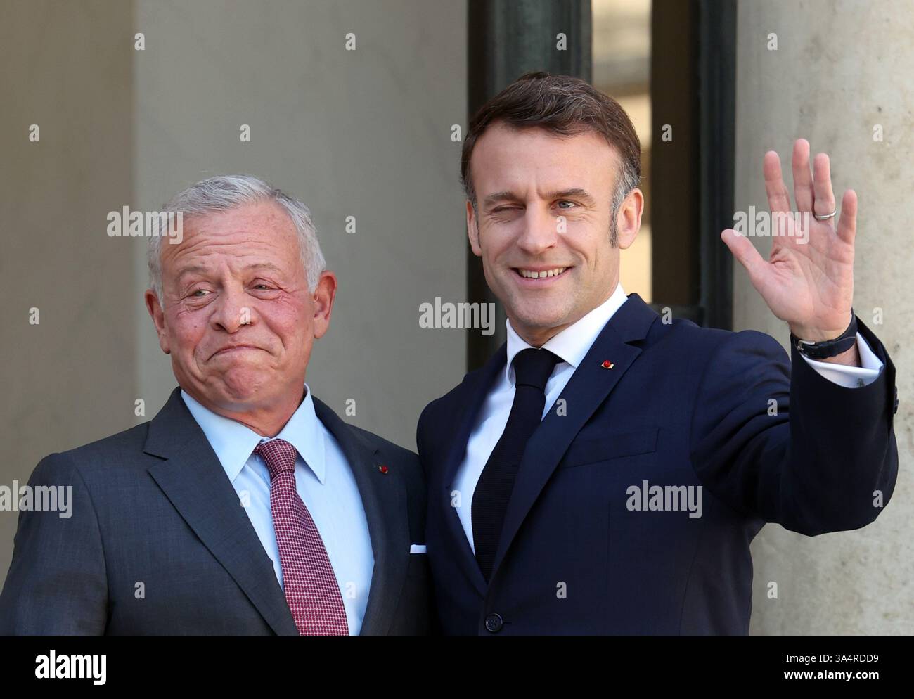 Paris, France. 19th Mar, 2025. French President Emmanuel Macron (L ...