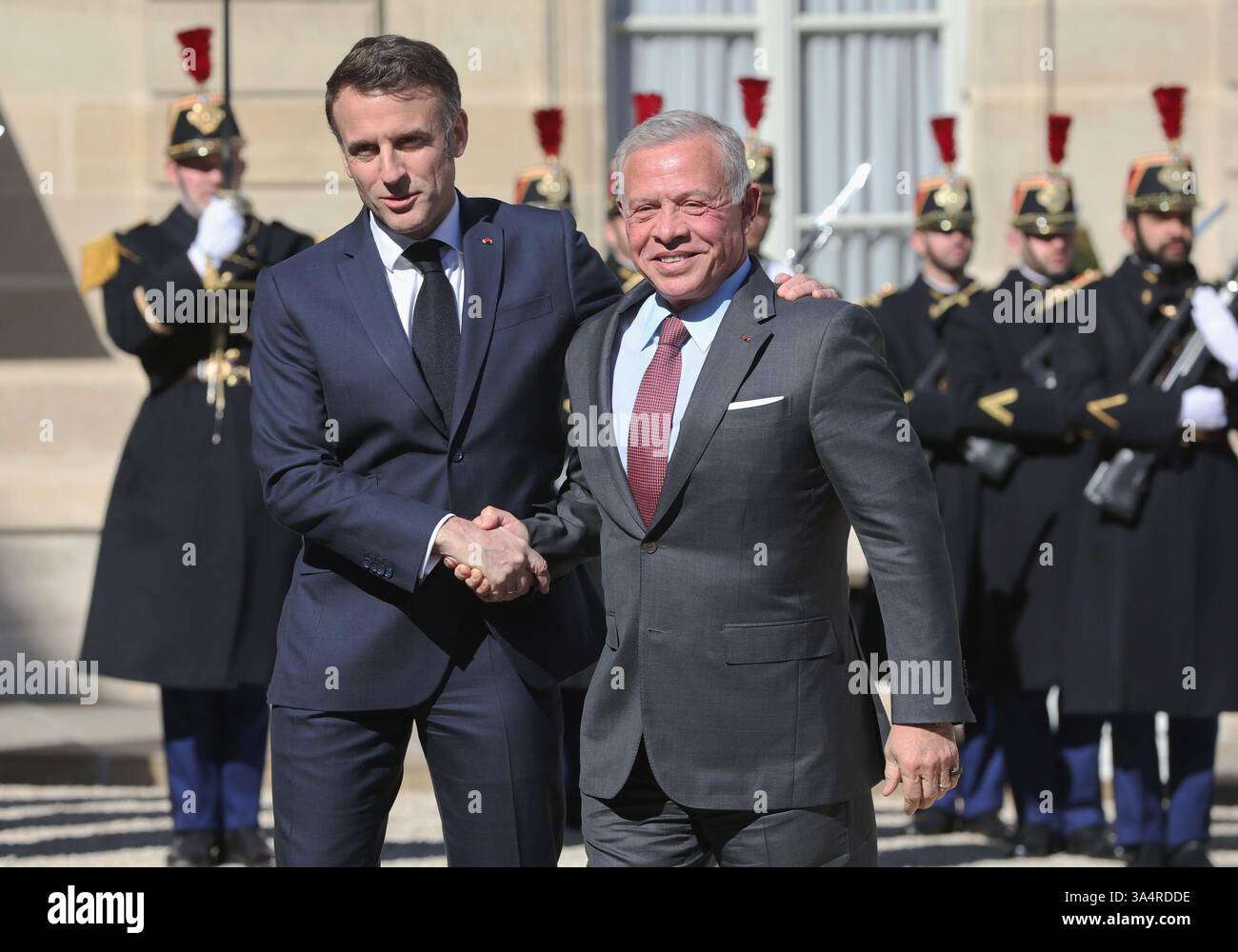 Paris, France. 19th Mar, 2025. French President Emmanuel Macron (L ...