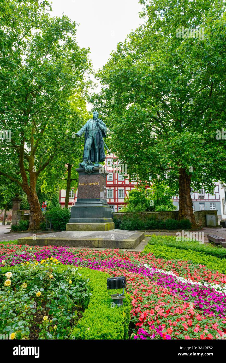 Travel monument art hi-res stock photography and images - Alamy