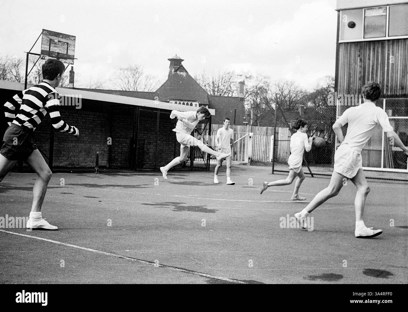 Pe school 1960s hi-res stock photography and images - Alamy