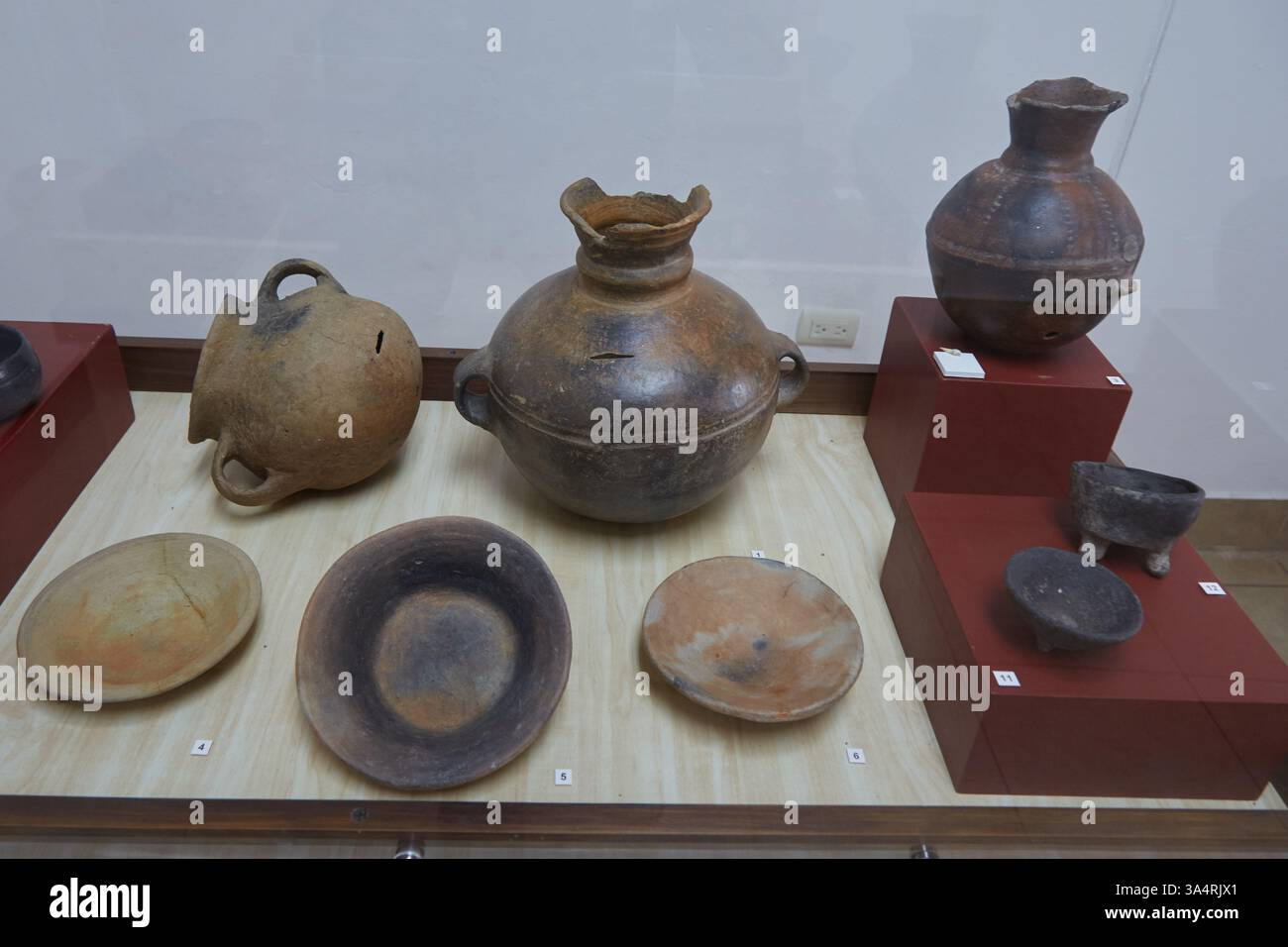 Occupied since the Early Classic Period (250 - 600 AD), Zaculeu was the ...