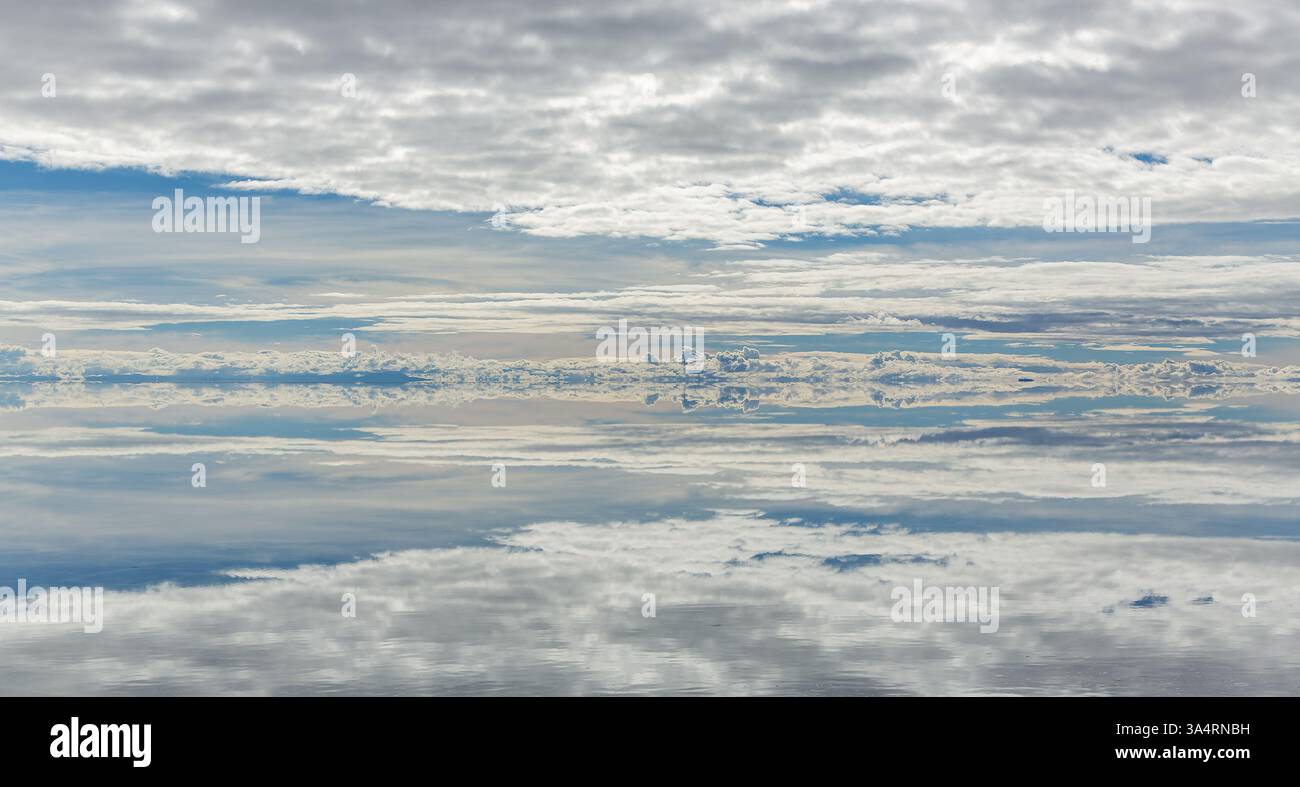 Salar de uyuni bolivia mirror hi-res stock photography and images - Alamy