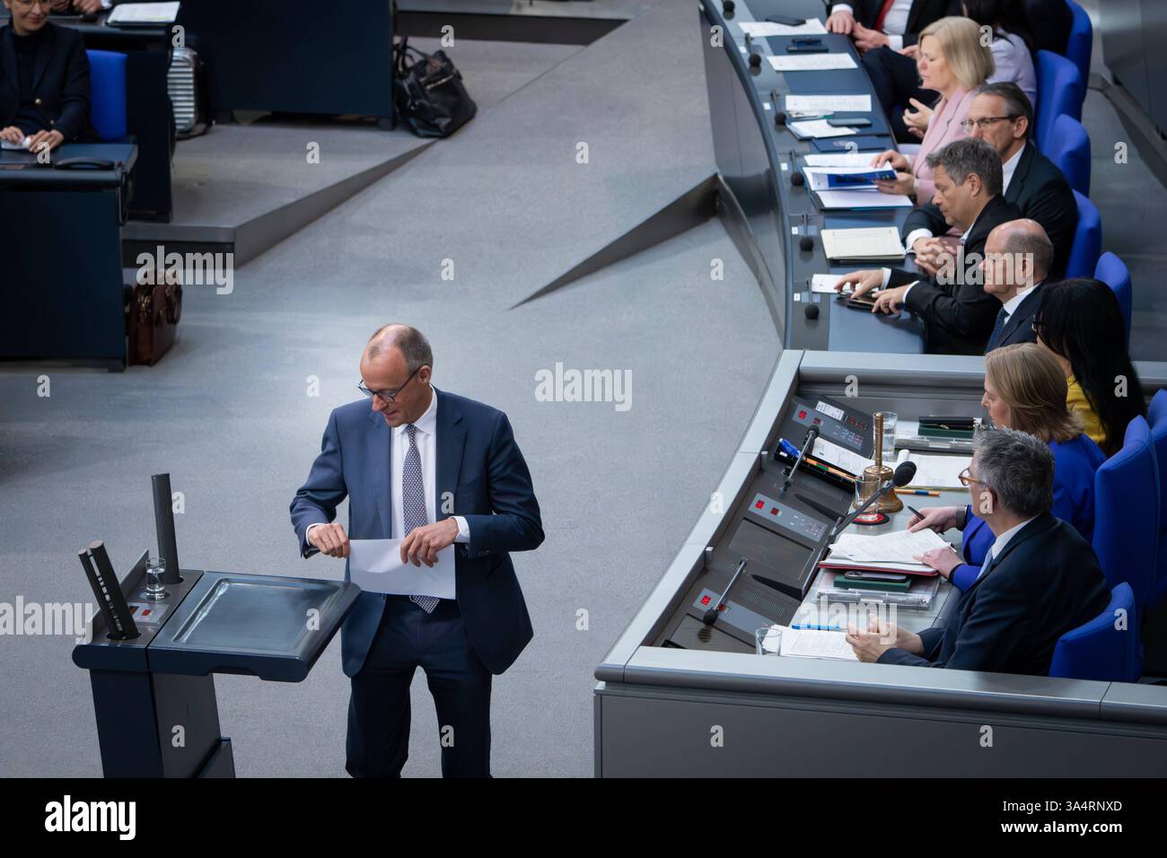 Deutscher Bundestag, 214. Plenarsitzung Friedrich Merz CDU bei seiner ...