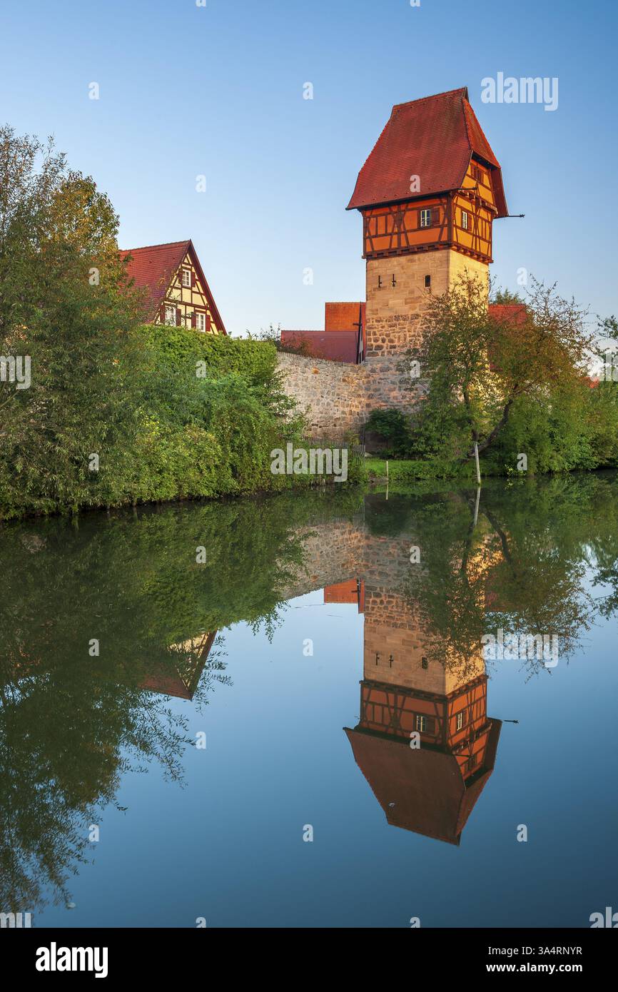 The Baeuerlinsturm on the town wall in the first morning light ...