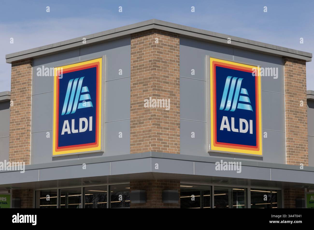 Anderson - March 18, 2025: Aldi Discount Supermarket. Aldi sells a ...