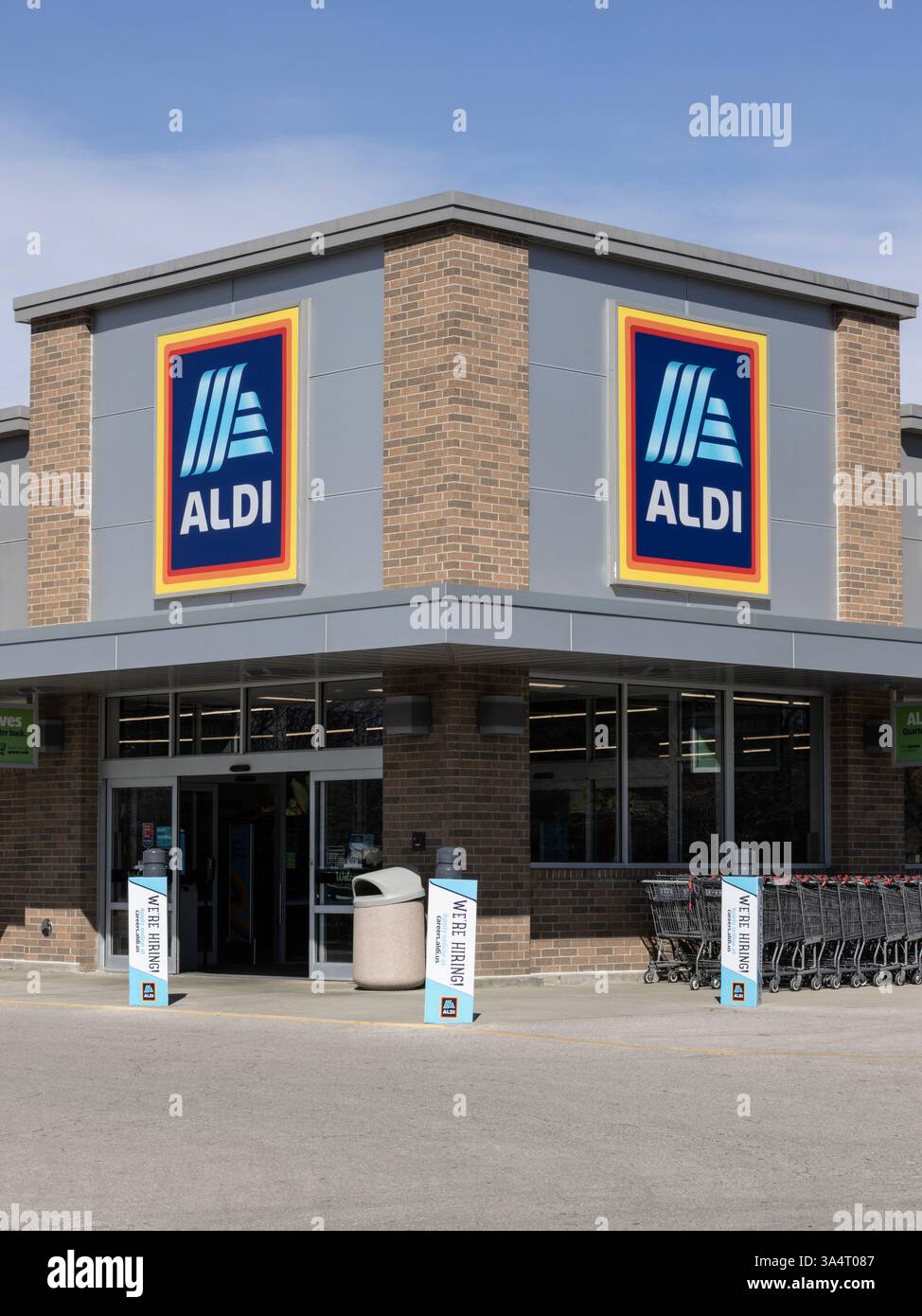 Anderson - March 18, 2025: Aldi Discount Supermarket. Aldi sells a ...