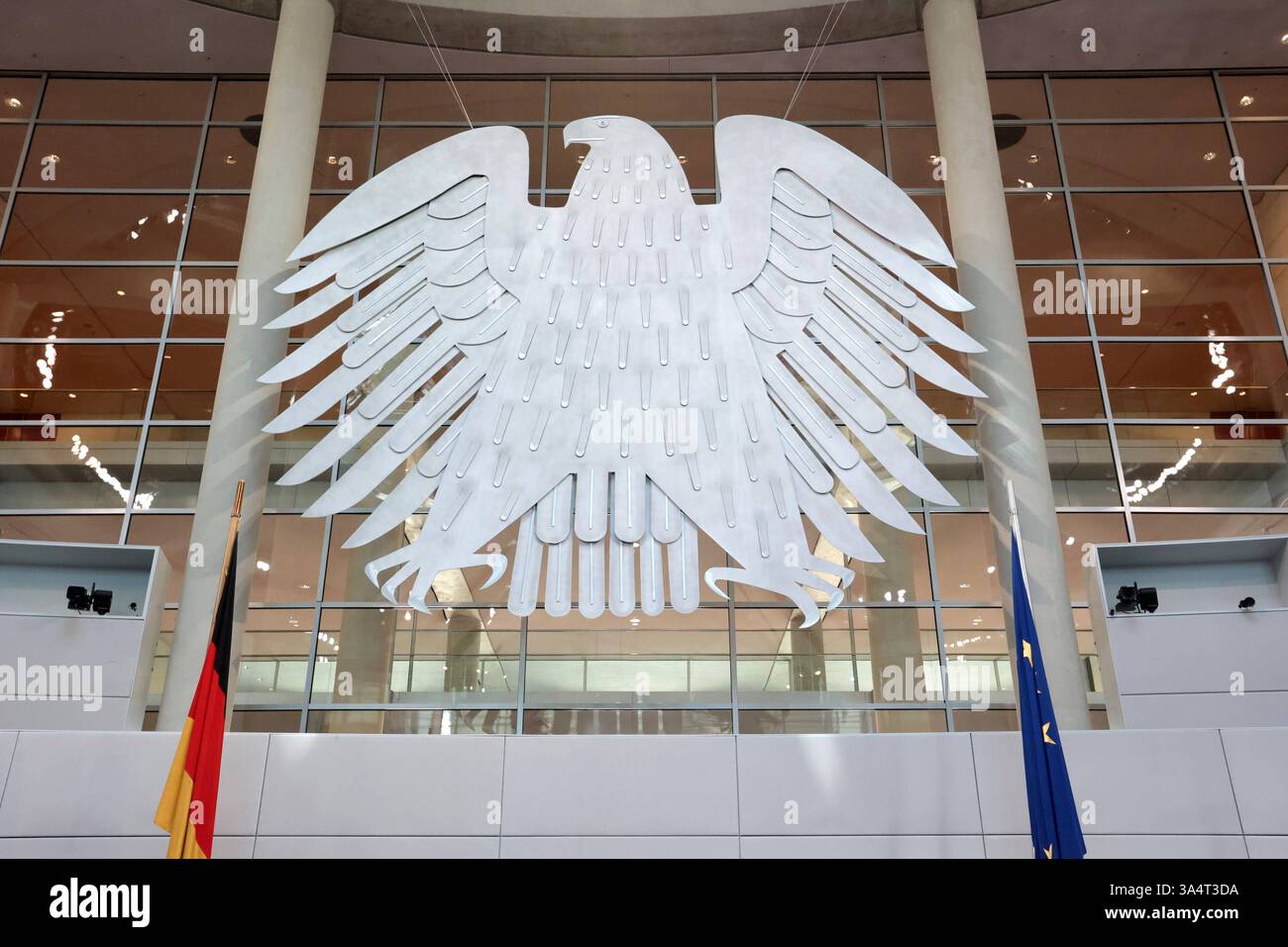 Der Plenarsaal wird fuer die konstituierende Sitzung des 21. Deutschen ...