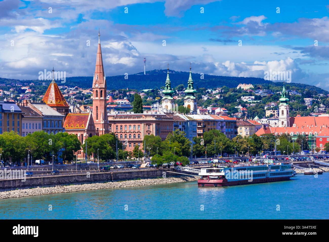 Beautiful capital of Hungary - Budapest. View of downtown and Danube ...