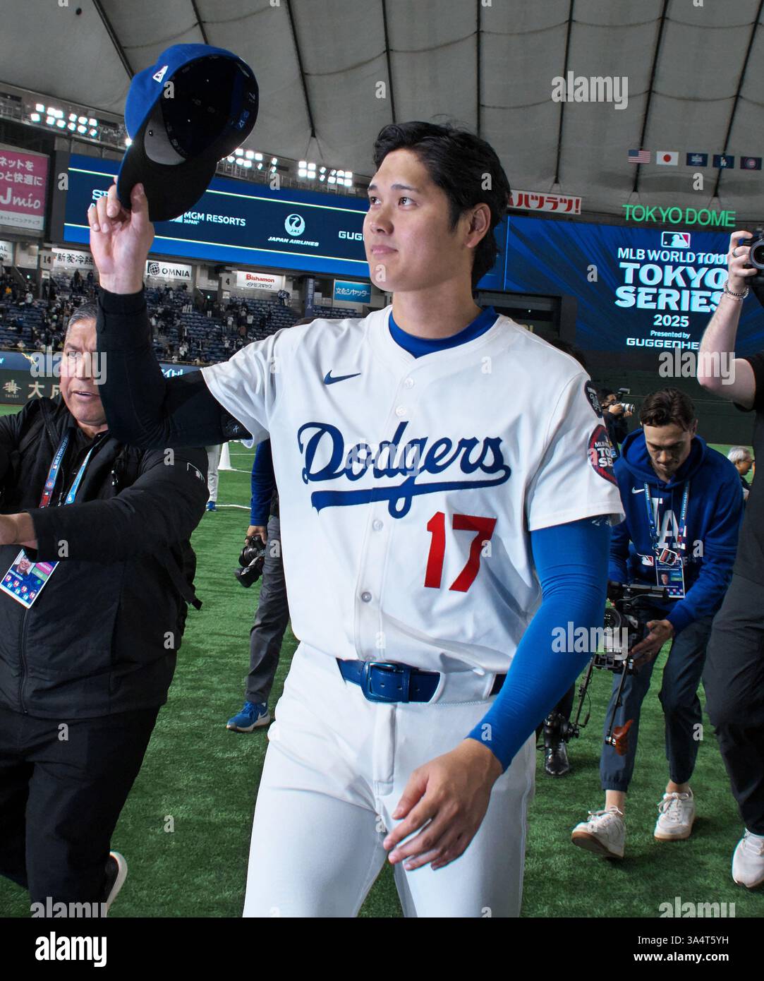 Tokyo, Japan. 19th Mar, 2025. Los Angeles Dodgers Shohei Ohtani waves ...