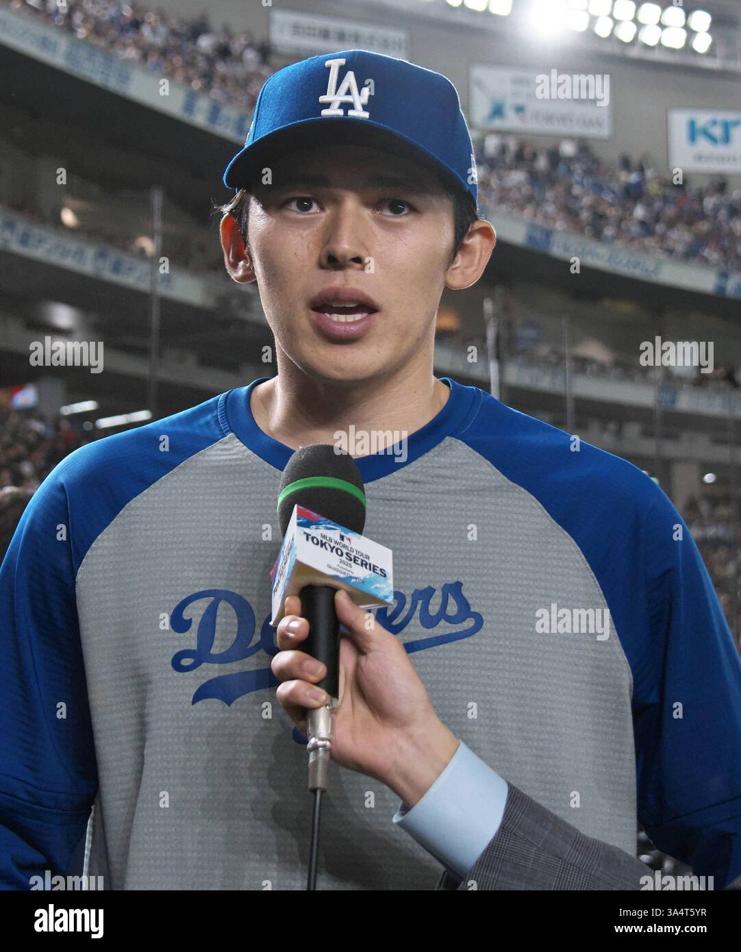 Tokyo, Japan. 19th Mar, 2025. Los Angeles Dodgers Roki Sasaki answers ...