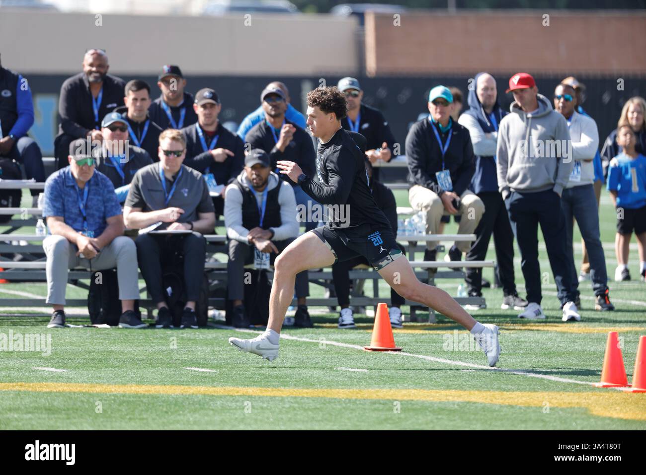 LOS ANGELES, CA - MARCH 17: UCLA Bruins linebacker Kain Medrano (20 ...