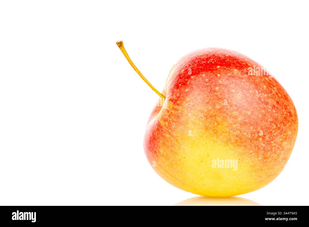 One juicy apple, macro, isolated on white background Stock Photo - Alamy