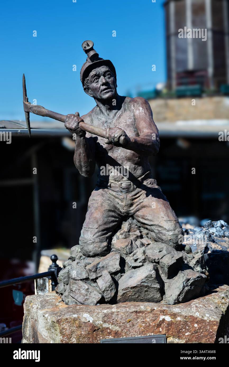 Freeminers statue Cinderford, Forest of Dean, Gloucestershire, UK Stock ...