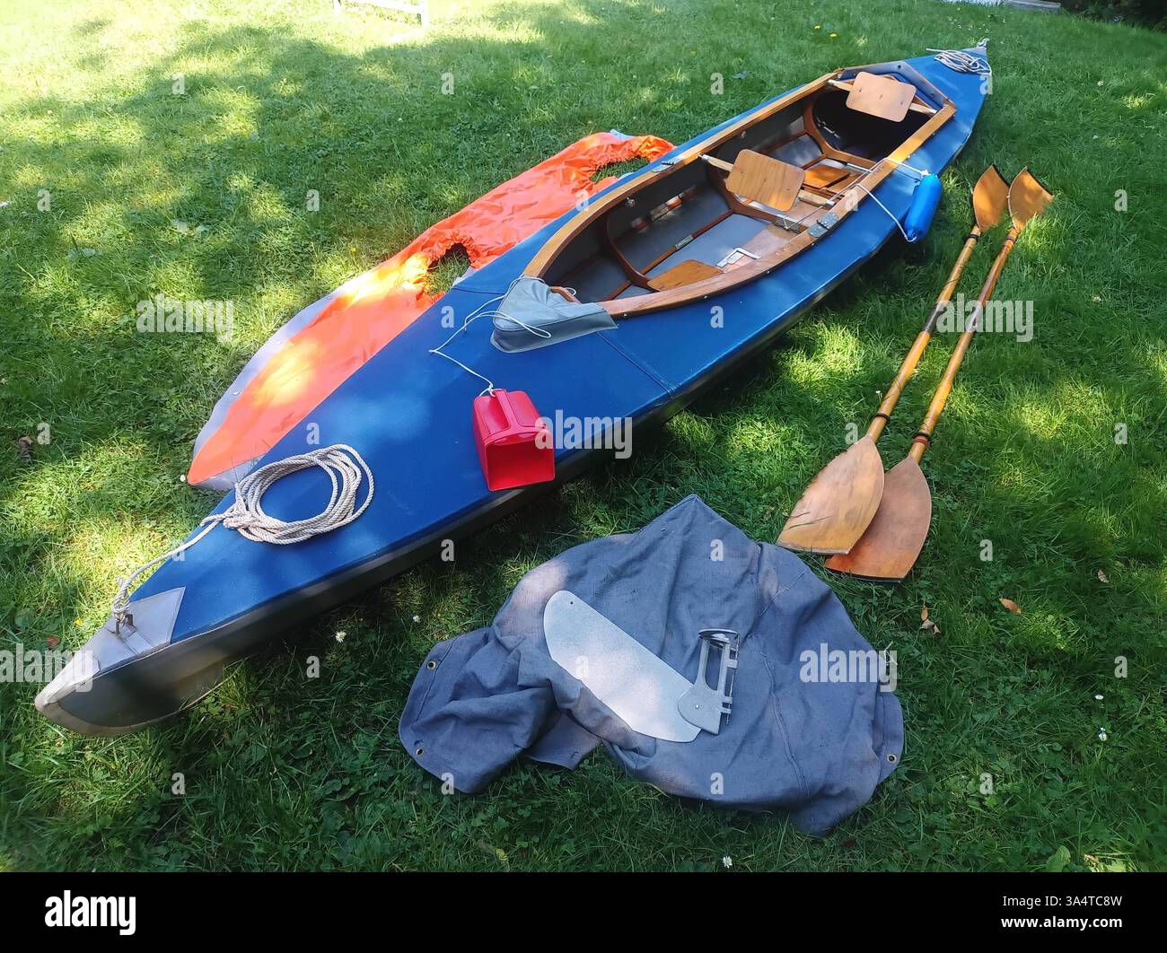 Faltboot der Marke Kolibri IV des DDR-Unternehmens VEB Mathias-Thesen ...